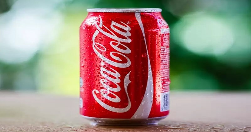 ટેક્સથી બચવા માટે કોકાકોલાએ તેના કેનને લાલ રંગથી રંગ્યા, લાલ ...